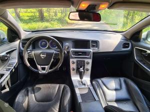 White Volvo S60 2012 in Vilnius, with an engine capacity of 3.00 L and mileage of 323 thousand km for 6700 €, photo 15 on AUTOMOTO.COM.LV