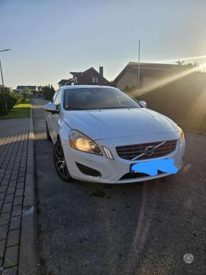 Balts Volvo S60 2012 Klaipėda, ar dzinēja tilpumu 2.50 L un nobraukumu 165 tūkst. km par 6500 €, foto  vietnē AUTOMOTO.COM.LV