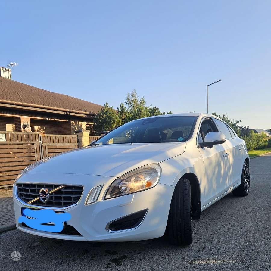 White Volvo S60 2012 in Klaipeda, with an engine capacity of 2.50 L and mileage of 165 thousand km for 6500 €, photo 3 on AUTOMOTO.COM.LV