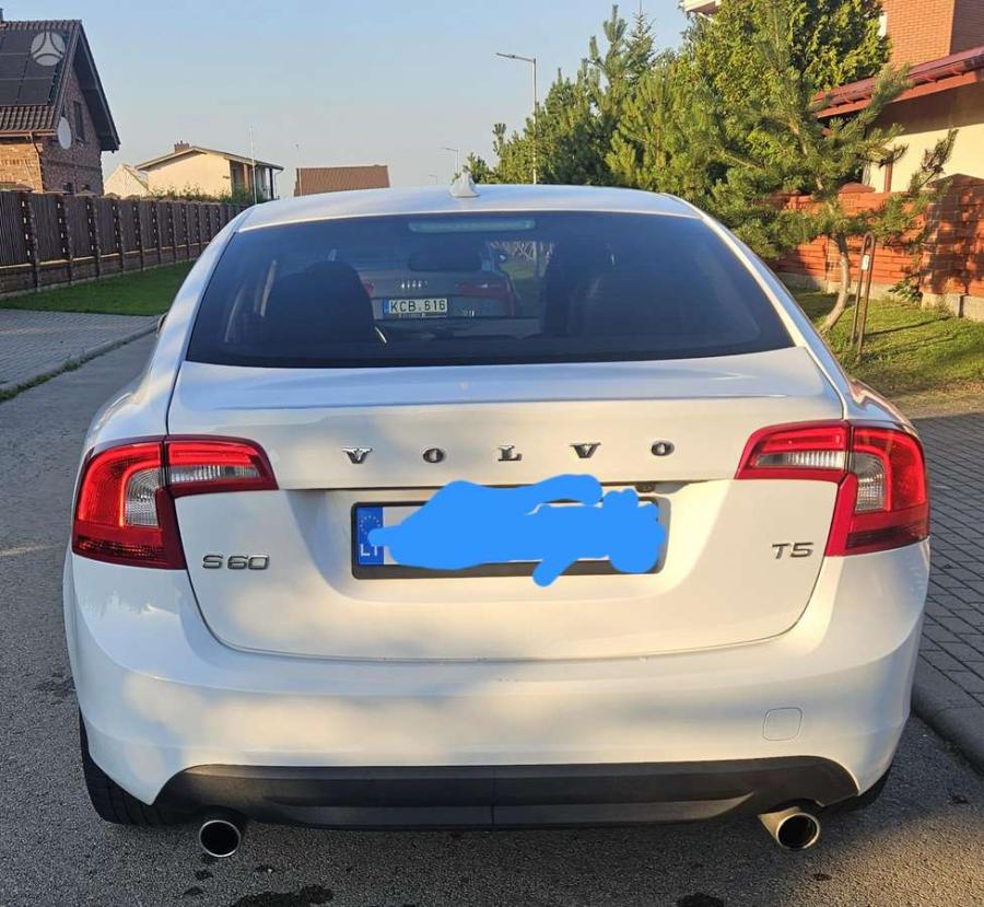 White Volvo S60 2012 in Klaipeda, with an engine capacity of 2.50 L and mileage of 165 thousand km for 6500 €, photo 6 on AUTOMOTO.COM.LV