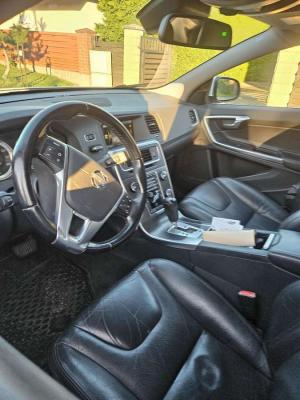 White Volvo S60 2012 in Klaipeda, with an engine capacity of 2.50 L and mileage of 165 thousand km for 6500 €, photo 7 on AUTOMOTO.COM.LV