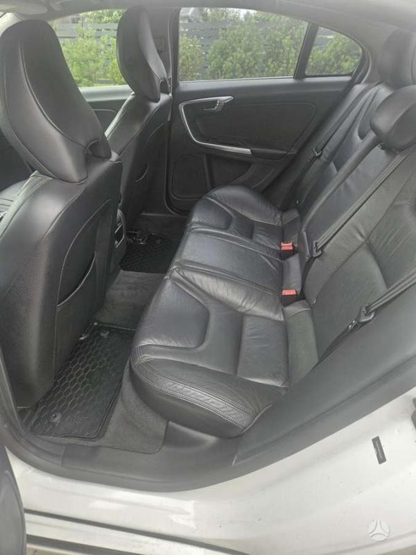 Balts Volvo S60 2012 Klaipėda, ar dzinēja tilpumu 2.50 L un nobraukumu 165 tūkst. km par 6500 €, foto 8 vietnē AUTOMOTO.COM.LV