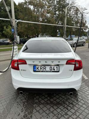 Balts Volvo S60 2012 Viļņa, ar dzinēja tilpumu 2.50 L un nobraukumu 288 tūkst. km par 3000 €, foto  vietnē AUTOMOTO.COM.LV