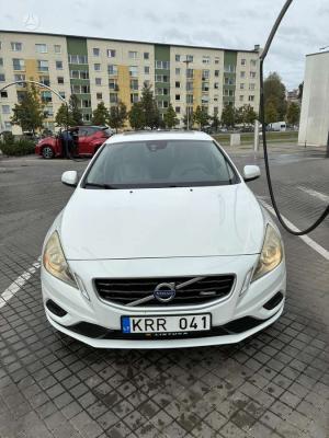 Balts Volvo S60 2012 Viļņa, ar dzinēja tilpumu 2.50 L un nobraukumu 288 tūkst. km par 3000 €, foto 4 vietnē AUTOMOTO.COM.LV