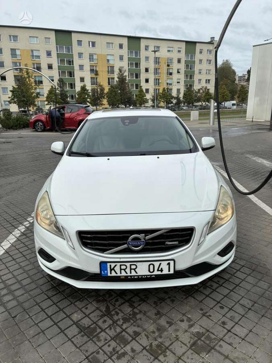 Balts Volvo S60 2012 Viļņa, ar dzinēja tilpumu 2.50 L un nobraukumu 288 tūkst. km par 3000 €, foto 4 vietnē AUTOMOTO.COM.LV