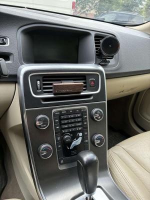 Balts Volvo S60 2012 Viļņa, ar dzinēja tilpumu 2.50 L un nobraukumu 288 tūkst. km par 3000 €, foto 6 vietnē AUTOMOTO.COM.LV