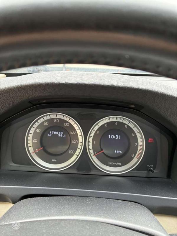 Balts Volvo S60 2012 Viļņa, ar dzinēja tilpumu 2.50 L un nobraukumu 288 tūkst. km par 3000 €, foto 6 vietnē AUTOMOTO.COM.LV