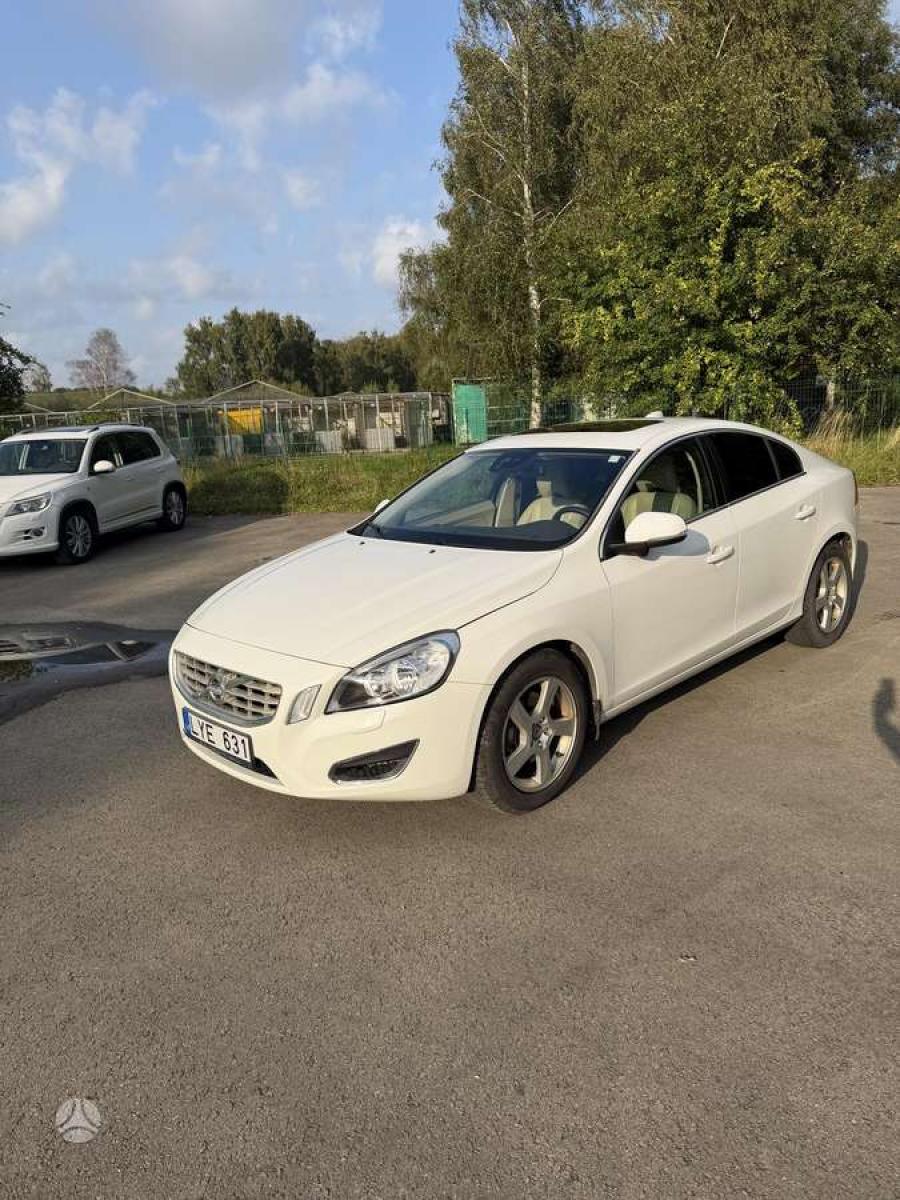 Balts Volvo S60 2012 Klaipėda, ar dzinēja tilpumu 2.52 L un nobraukumu 168 tūkst. km par 6500 €, foto 3 vietnē AUTOMOTO.COM.LV