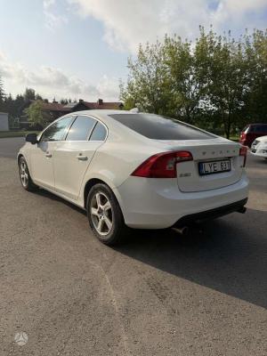Balts Volvo S60 2012 Klaipėda, ar dzinēja tilpumu 2.52 L un nobraukumu 168 tūkst. km par 6500 €, foto 4 vietnē AUTOMOTO.COM.LV