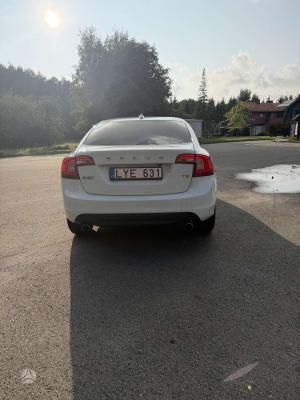 Balts Volvo S60 2012 Klaipėda, ar dzinēja tilpumu 2.52 L un nobraukumu 168 tūkst. km par 6500 €, foto 5 vietnē AUTOMOTO.COM.LV
