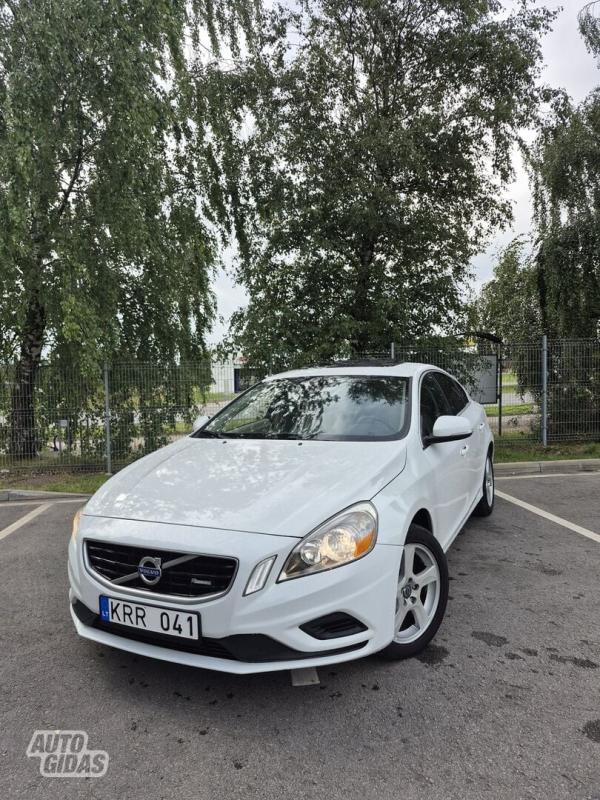White Volvo S60 2012 in Raseiniai, with an engine capacity of 2.50 L and mileage of 288 thousand km for 5550 €, photo 3 on AUTOMOTO.COM.LV