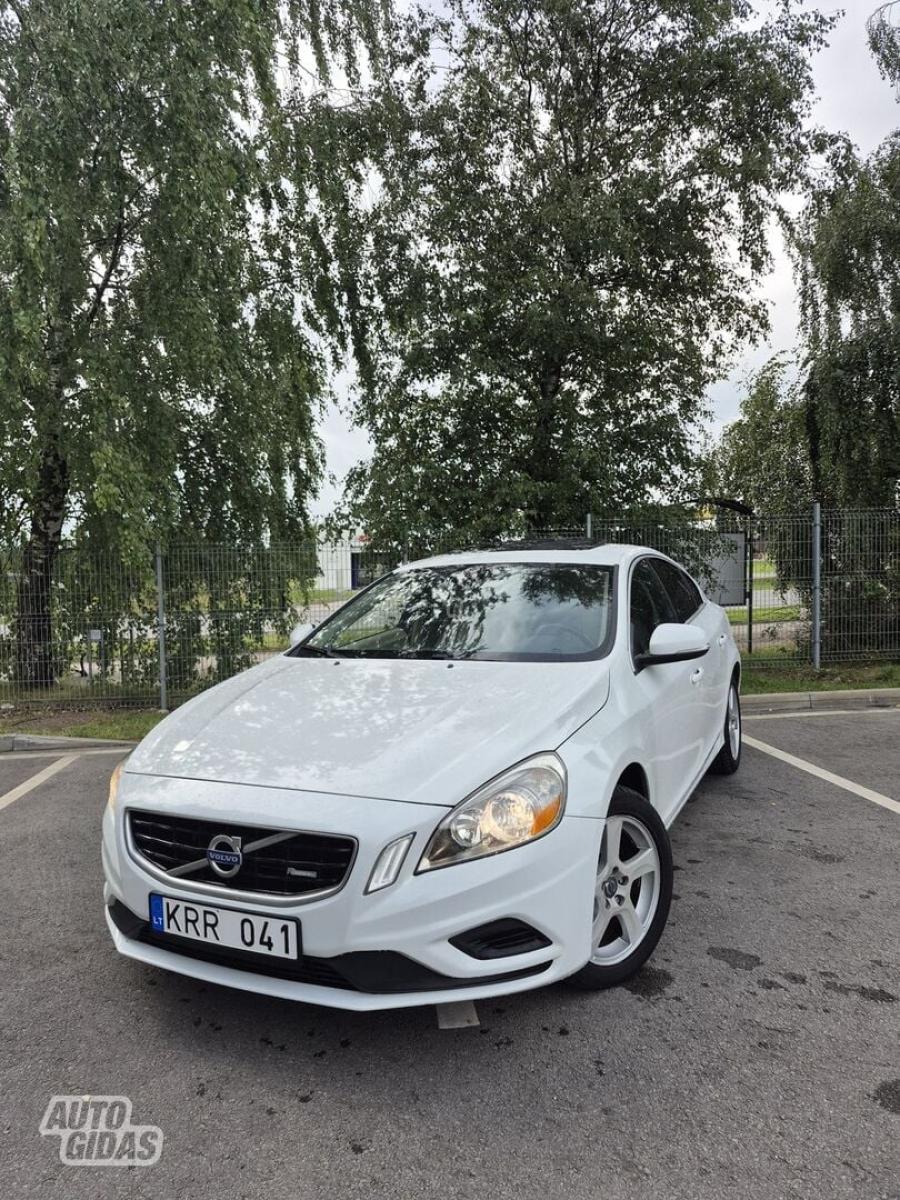 White Volvo S60 2012 in Raseiniai, with an engine capacity of 2.50 L and mileage of 288 thousand km for 5550 €, photo 3 on AUTOMOTO.COM.LV