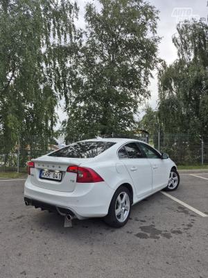White Volvo S60 2012 in Raseiniai, with an engine capacity of 2.50 L and mileage of 288 thousand km for 5550 €, photo 4 on AUTOMOTO.COM.LV