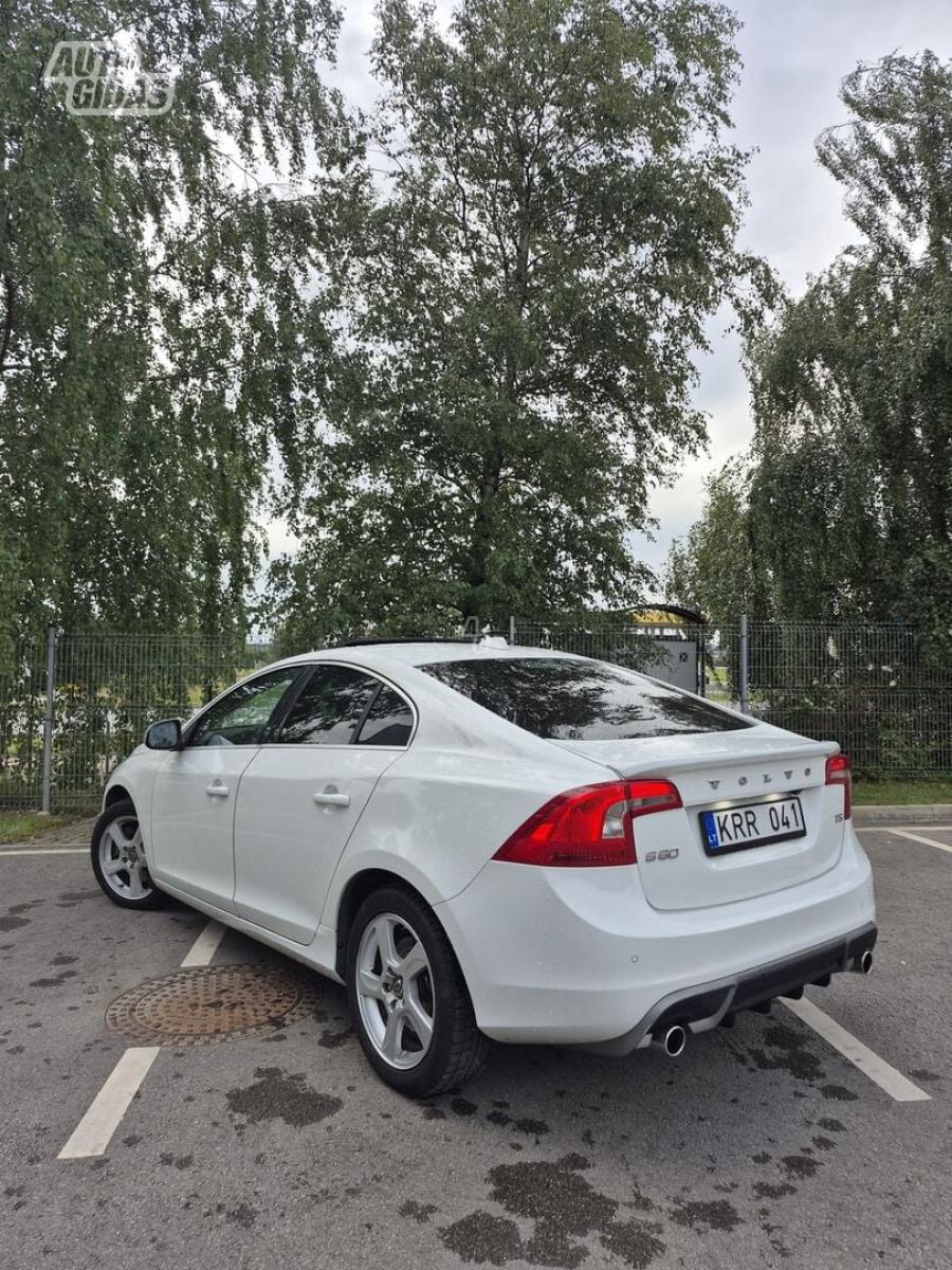 White Volvo S60 2012 in Raseiniai, with an engine capacity of 2.50 L and mileage of 288 thousand km for 5550 €, photo 5 on AUTOMOTO.COM.LV