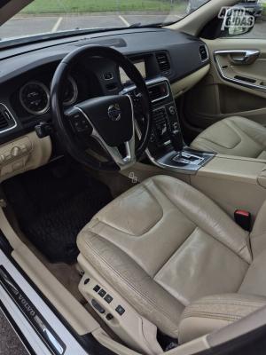 White Volvo S60 2012 in Raseiniai, with an engine capacity of 2.50 L and mileage of 288 thousand km for 5550 €, photo 6 on AUTOMOTO.COM.LV