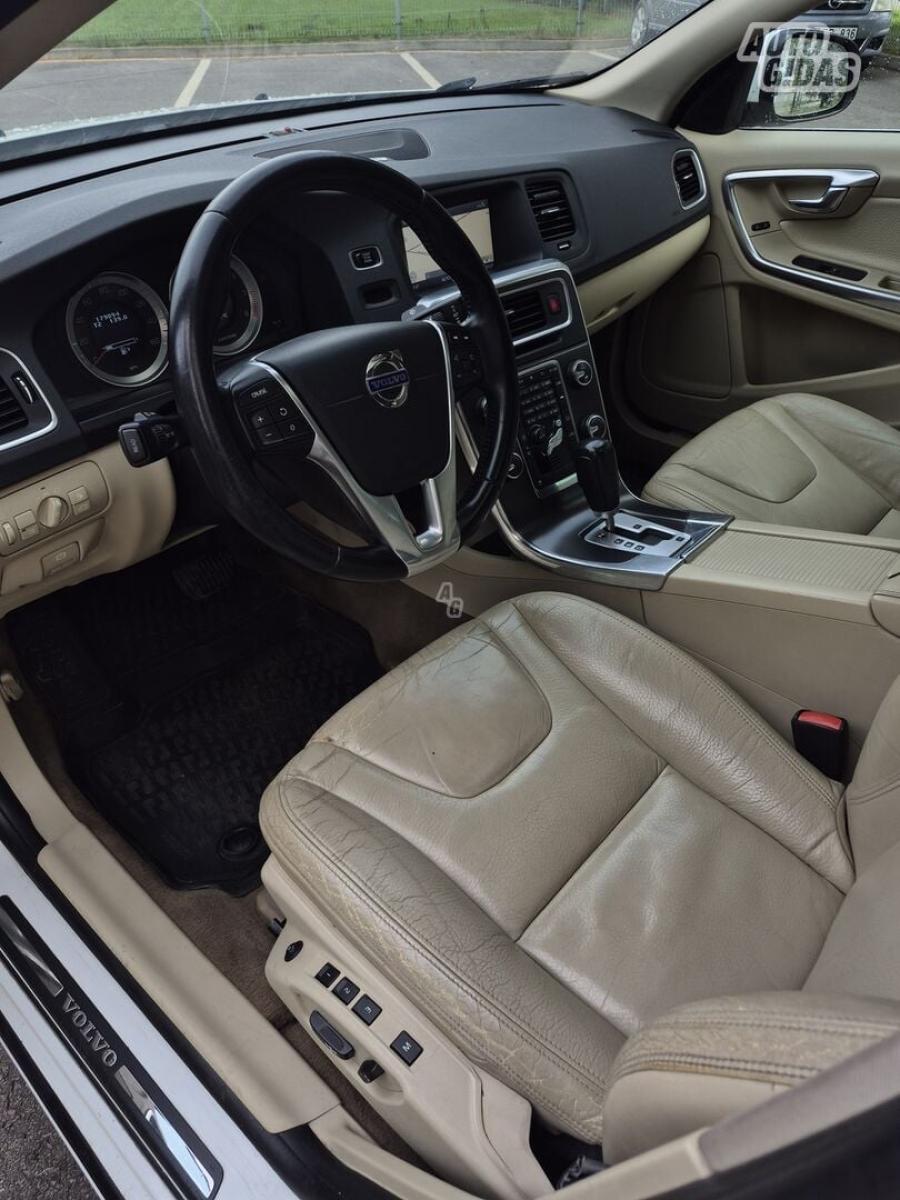 White Volvo S60 2012 in Raseiniai, with an engine capacity of 2.50 L and mileage of 288 thousand km for 5550 €, photo 6 on AUTOMOTO.COM.LV