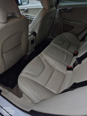 White Volvo S60 2012 in Raseiniai, with an engine capacity of 2.50 L and mileage of 288 thousand km for 5550 €, photo 7 on AUTOMOTO.COM.LV