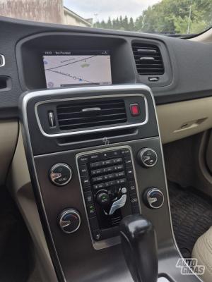 White Volvo S60 2012 in Raseiniai, with an engine capacity of 2.50 L and mileage of 288 thousand km for 5550 €, photo 9 on AUTOMOTO.COM.LV