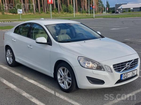 White Volvo S60 2012 in Riga, with an engine capacity of 1.60 L and mileage of 174 thousand km for 4800 €, photo 1 on AUTOMOTO.COM.LV
