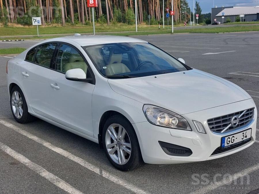 White Volvo S60 2012 in Riga, with an engine capacity of 1.60 L and mileage of 174 thousand km for 4800 €, photo 1 on AUTOMOTO.COM.LV