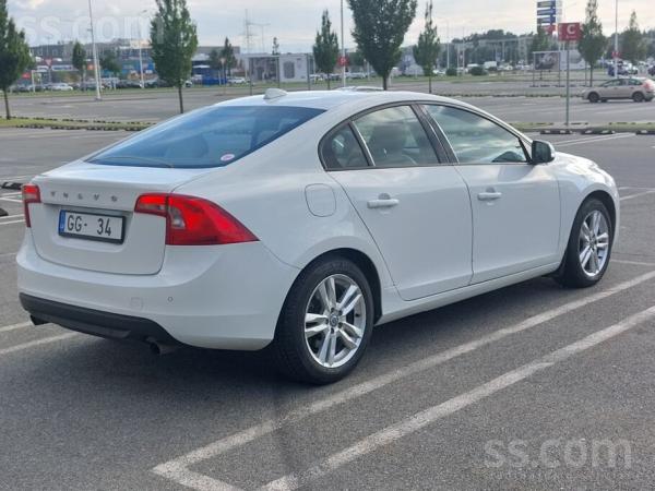 White Volvo S60 2012 in Riga, with an engine capacity of 1.60 L and mileage of 174 thousand km for 4800 €, photo 3 on AUTOMOTO.COM.LV