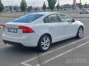 White Volvo S60 2012 in Riga, with an engine capacity of 1.60 L and mileage of 174 thousand km for 4800 €, photo 3 on AUTOMOTO.COM.LV