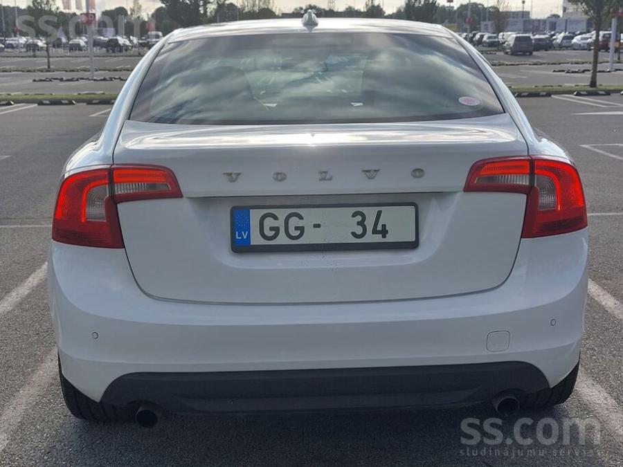 White Volvo S60 2012 in Riga, with an engine capacity of 1.60 L and mileage of 174 thousand km for 4800 €, photo 5 on AUTOMOTO.COM.LV