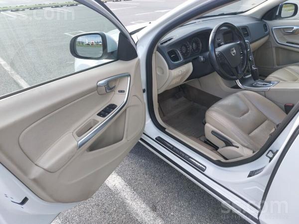 White Volvo S60 2012 in Riga, with an engine capacity of 1.60 L and mileage of 174 thousand km for 4800 €, photo 7 on AUTOMOTO.COM.LV