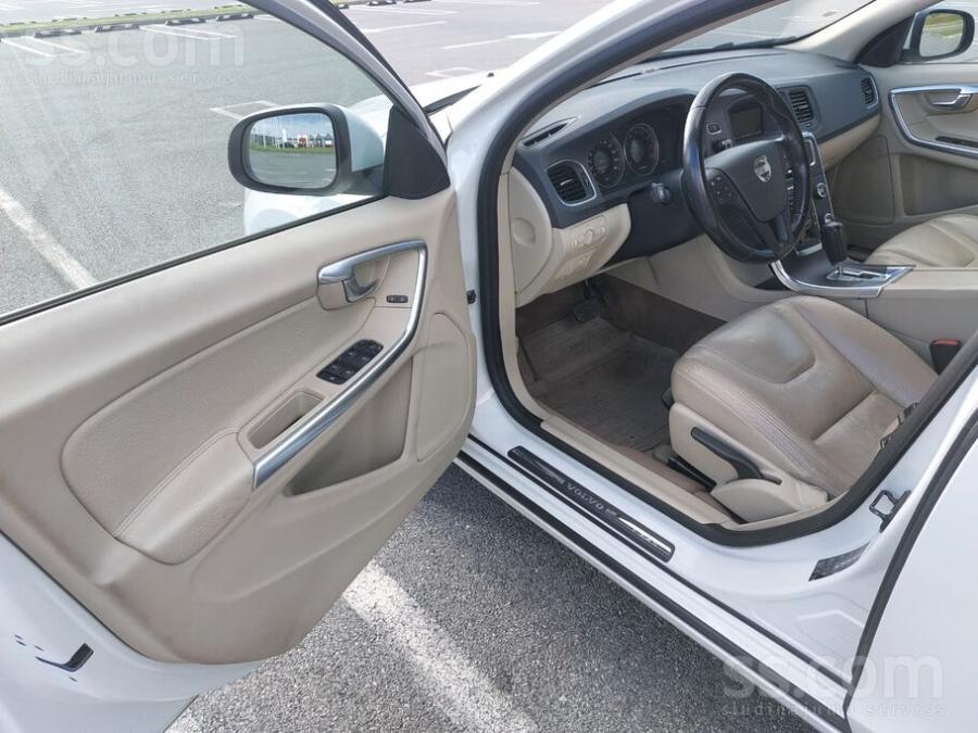 White Volvo S60 2012 in Riga, with an engine capacity of 1.60 L and mileage of 174 thousand km for 4800 €, photo 7 on AUTOMOTO.COM.LV