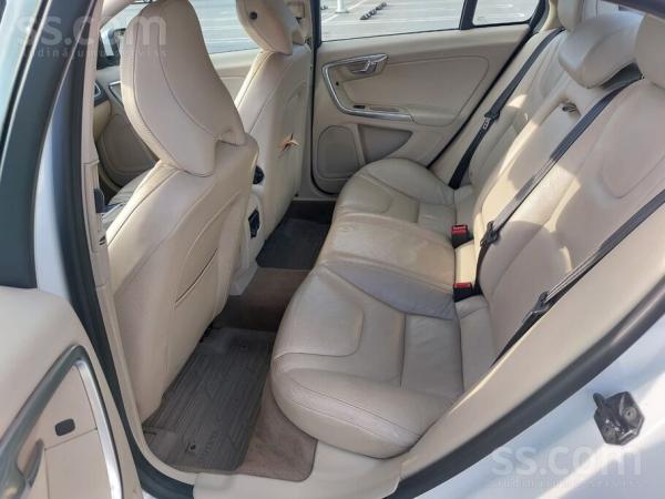White Volvo S60 2012 in Riga, with an engine capacity of 1.60 L and mileage of 174 thousand km for 4800 €, photo 10 on AUTOMOTO.COM.LV