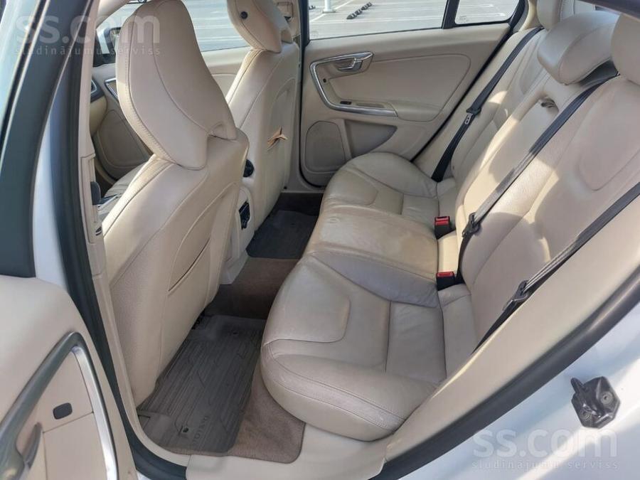 White Volvo S60 2012 in Riga, with an engine capacity of 1.60 L and mileage of 174 thousand km for 4800 €, photo 10 on AUTOMOTO.COM.LV