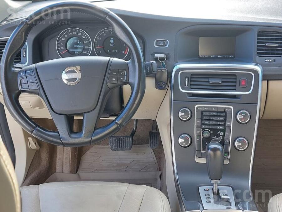 White Volvo S60 2012 in Riga, with an engine capacity of 1.60 L and mileage of 174 thousand km for 4800 €, photo 12 on AUTOMOTO.COM.LV
