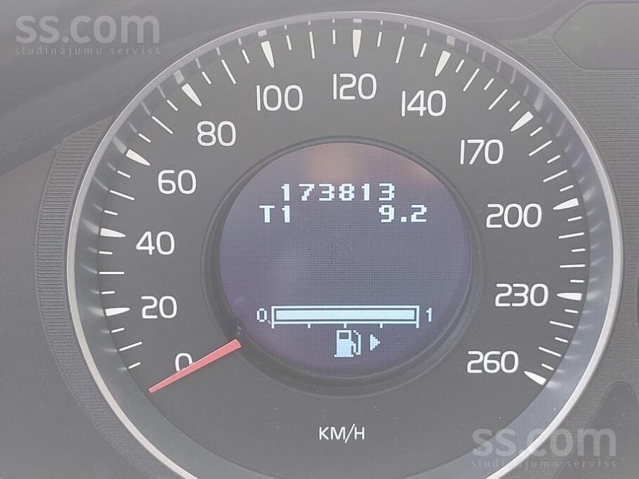 White Volvo S60 2012 in Riga, with an engine capacity of 1.60 L and mileage of 174 thousand km for 4800 €, photo 13 on AUTOMOTO.COM.LV