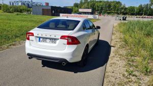Balts Volvo S60 2012 Šauļi, ar dzinēja tilpumu 2.52 L un nobraukumu 194 tūkst. km par 5700 €, foto  vietnē AUTOMOTO.COM.LV