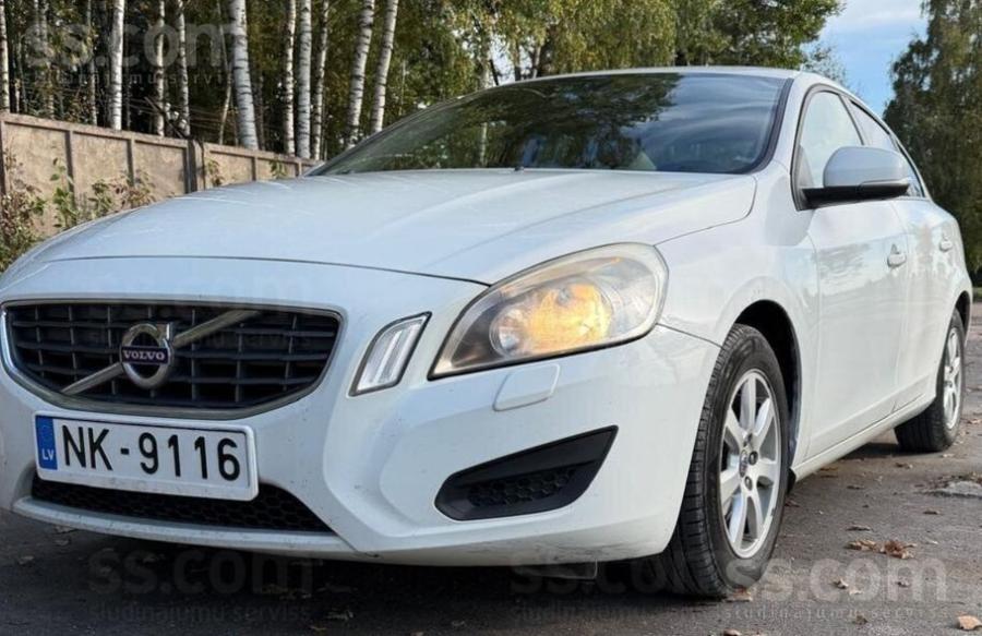 Balts Volvo S60 2012 Rīga, ar dzinēja tilpumu 1.60 L un nobraukumu 345 tūkst. km par 3950 €, foto 1 vietnē AUTOMOTO.COM.LV