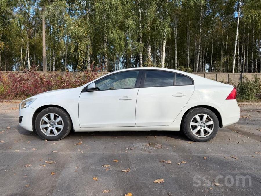 Balts Volvo S60 2012 Rīga, ar dzinēja tilpumu 1.60 L un nobraukumu 345 tūkst. km par 3950 €, foto 3 vietnē AUTOMOTO.COM.LV