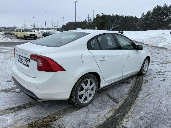 Balts Volvo S60 2013 Utena, ar dzinēja tilpumu 1.56 L un nobraukumu 285 tūkst. km par 4999 €, foto 4 vietnē AUTOMOTO.COM.LV