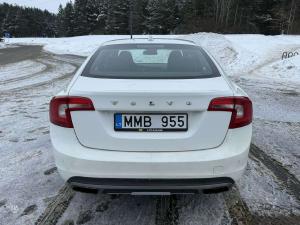 White Volvo S60 2013 in Utena, with an engine capacity of 1.56 L and mileage of 285 thousand km for 4999 €, photo 6 on AUTOMOTO.COM.LV