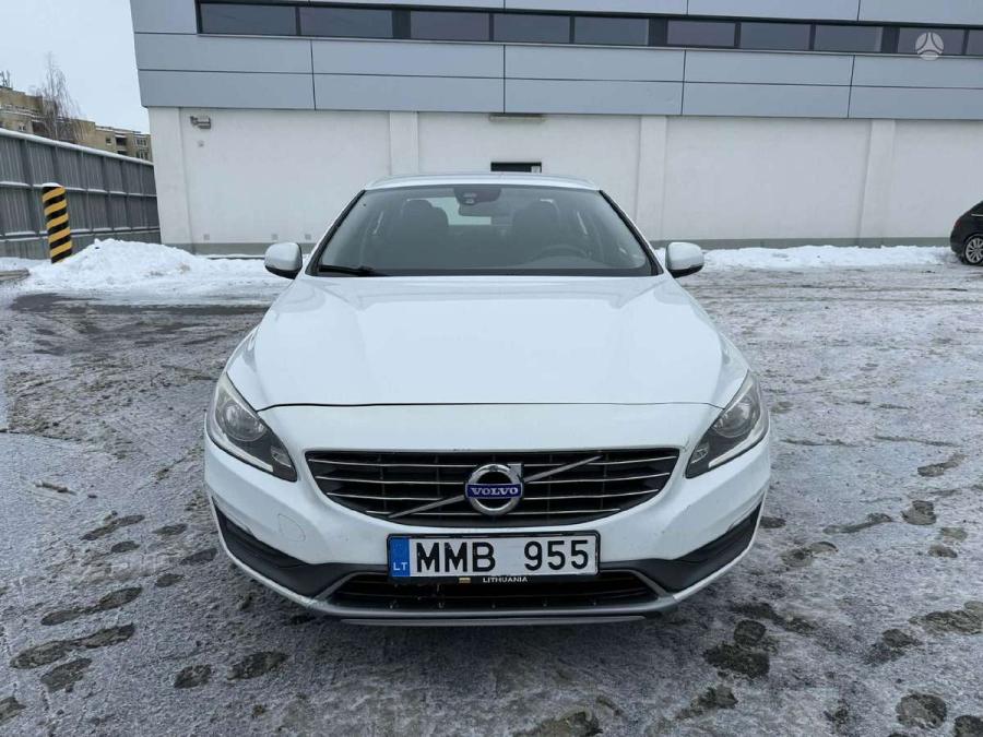 White Volvo S60 2013 in Utena, with an engine capacity of 1.56 L and mileage of 285 thousand km for 4999 €, photo 7 on AUTOMOTO.COM.LV
