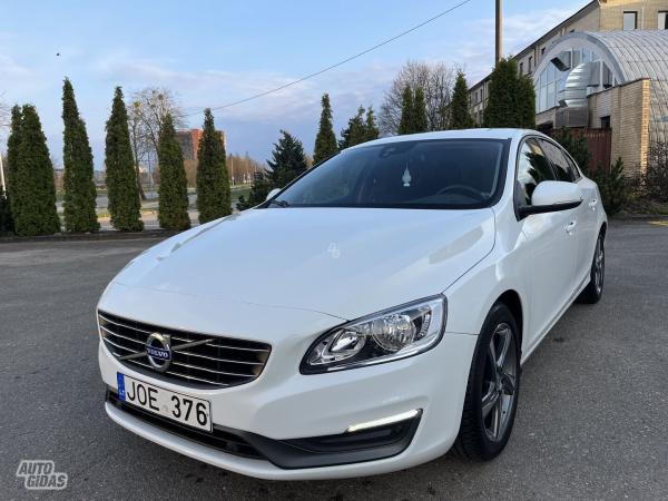 White Volvo S60 2013 in Alytus, with an engine capacity of 2.00 L and mileage of 340 thousand km for 5450 €, photo 4 on AUTOMOTO.COM.LV