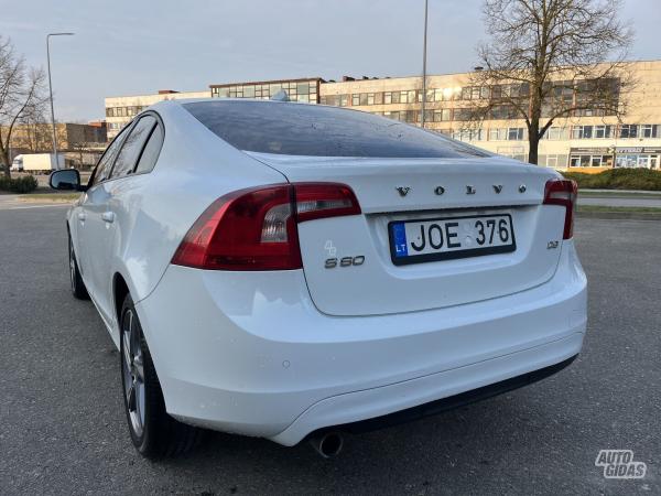 White Volvo S60 2013 in Alytus, with an engine capacity of 2.00 L and mileage of 340 thousand km for 5450 €, photo 5 on AUTOMOTO.COM.LV