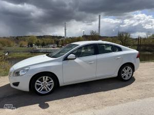 Balts Volvo S60 2013 Viļņa, ar dzinēja tilpumu 2.50 L un nobraukumu 172 tūkst. km par 4450 €, foto 3 vietnē AUTOMOTO.COM.LV