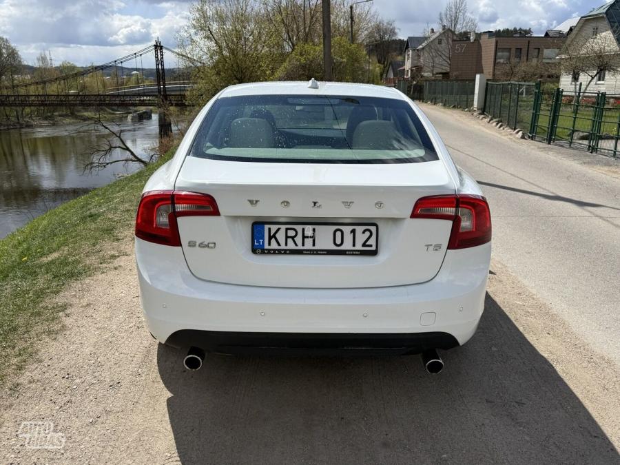 Balts Volvo S60 2013 Viļņa, ar dzinēja tilpumu 2.50 L un nobraukumu 172 tūkst. km par 4450 €, foto 5 vietnē AUTOMOTO.COM.LV