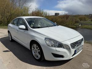 Balts Volvo S60 2013 Viļņa, ar dzinēja tilpumu 2.50 L un nobraukumu 172 tūkst. km par 4450 €, foto 8 vietnē AUTOMOTO.COM.LV
