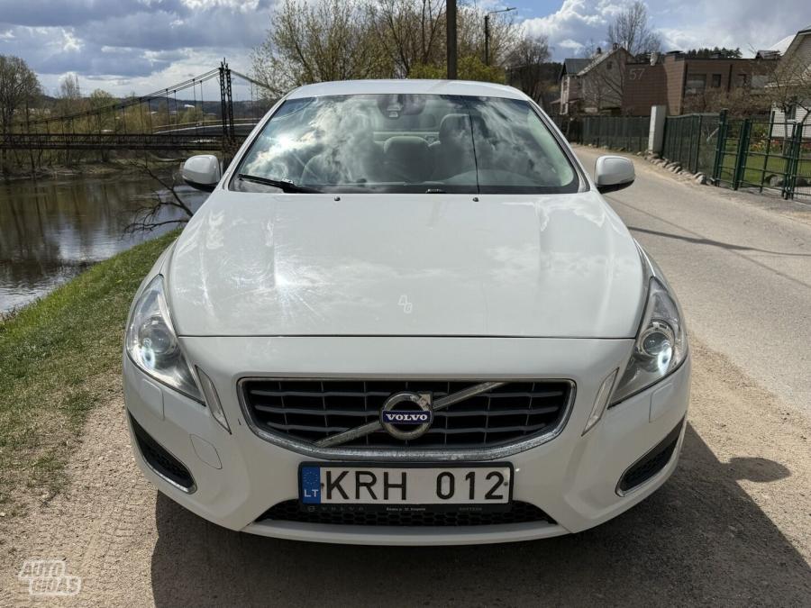 Balts Volvo S60 2013 Viļņa, ar dzinēja tilpumu 2.50 L un nobraukumu 172 tūkst. km par 4450 €, foto 9 vietnē AUTOMOTO.COM.LV