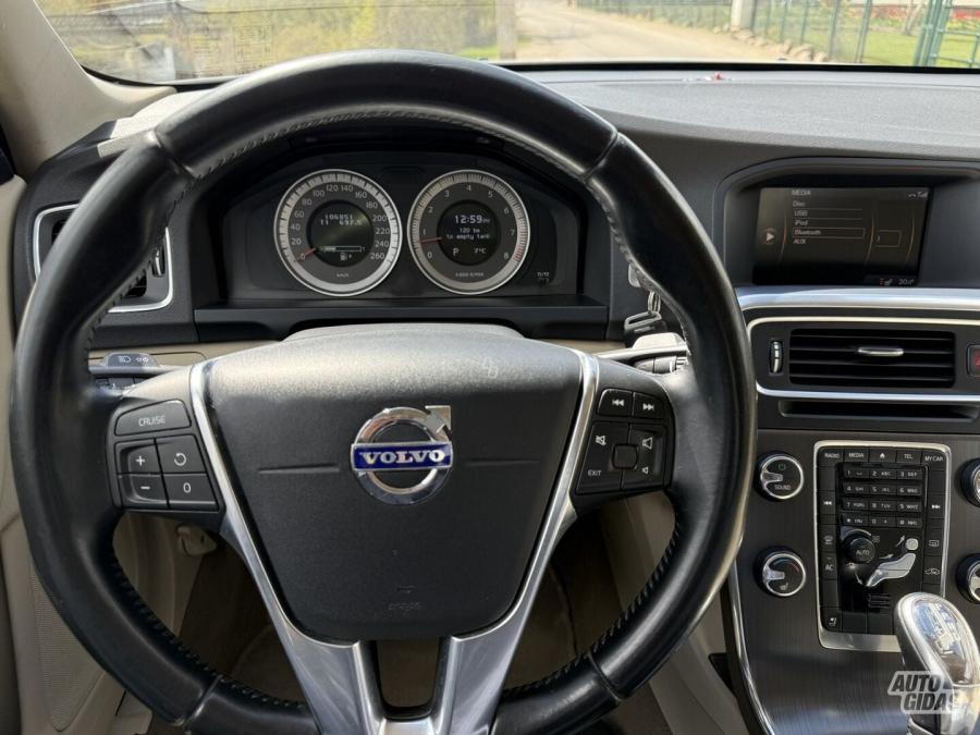 Balts Volvo S60 2013 Viļņa, ar dzinēja tilpumu 2.50 L un nobraukumu 172 tūkst. km par 4450 €, foto 15 vietnē AUTOMOTO.COM.LV