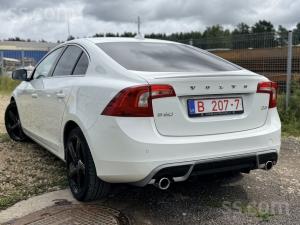 White Volvo S60 2013 in Riga, with an engine capacity of 2.00 L and mileage of 0 thousand km for 6995 €, photo 3 on AUTOMOTO.COM.LV