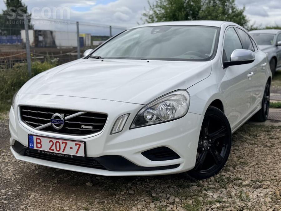 White Volvo S60 2013 in Riga, with an engine capacity of 2.00 L and mileage of 0 thousand km for 6995 €, photo 4 on AUTOMOTO.COM.LV