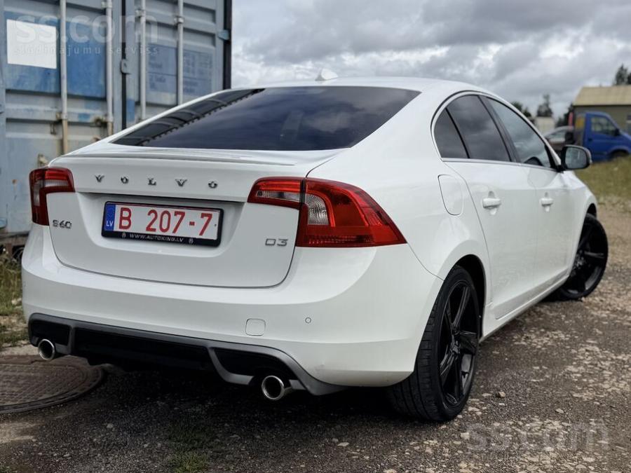 White Volvo S60 2013 in Riga, with an engine capacity of 2.00 L and mileage of 0 thousand km for 6995 €, photo 5 on AUTOMOTO.COM.LV