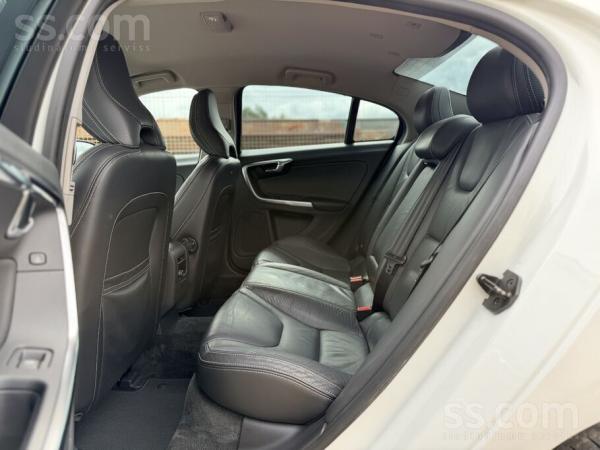 Balts Volvo S60 2013 Rīga, ar dzinēja tilpumu 2.00 L un nobraukumu 0 tūkst. km par 6995 €, foto 6 vietnē AUTOMOTO.COM.LV